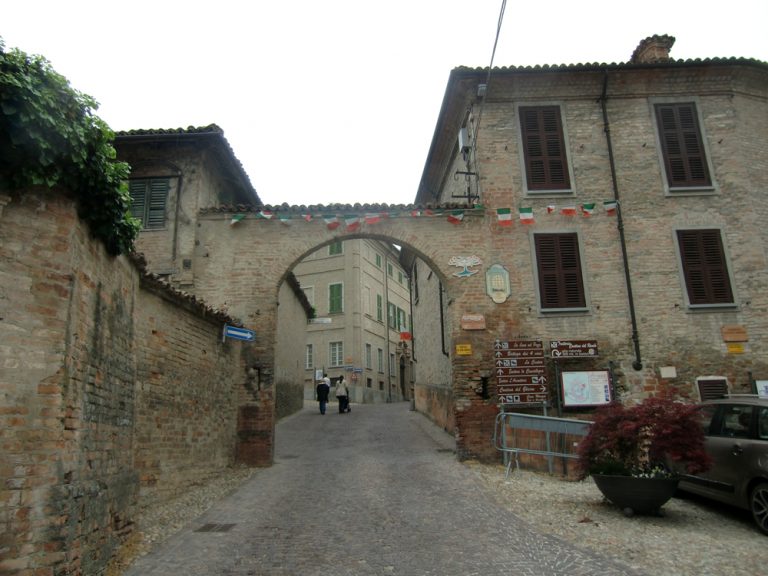 Due passi per il centro storico di Neive - Cosa Vedere nelle Langhe